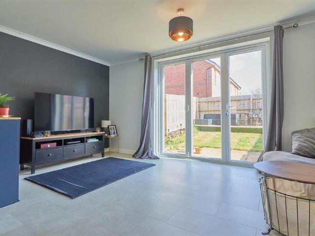 3 bedroom semi detached house to rent