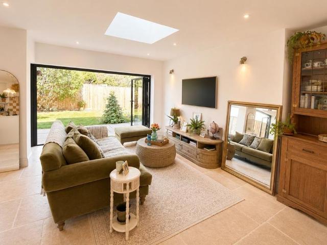3 bedroom semi detached house to rent