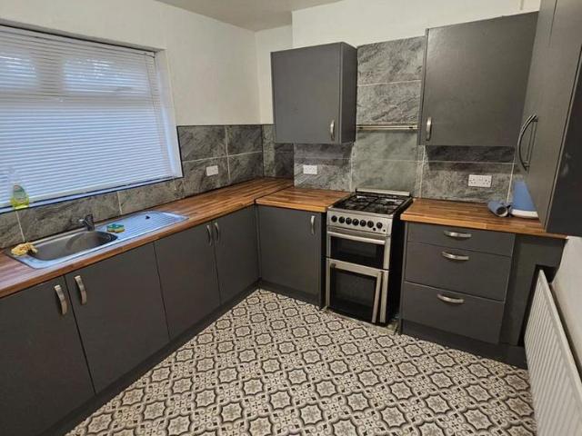 3 bedroom semi detached house to rent