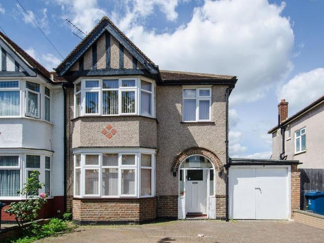 3 bedroom semi detached house to rent