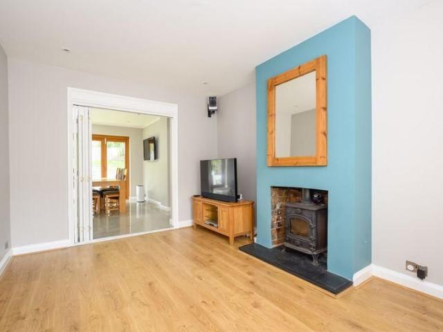 3 bedroom semi detached house to rent