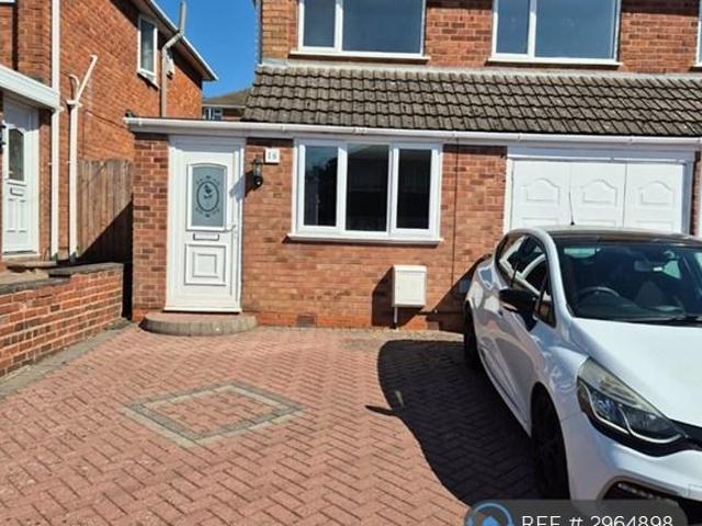 3 bedroom semi detached house to rent