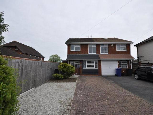 3 bedroom semi detached house to rent