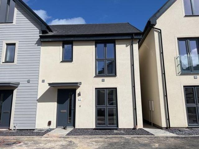 3 bedroom semi detached house to rent