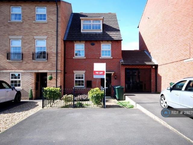 3 bedroom semi detached house to rent