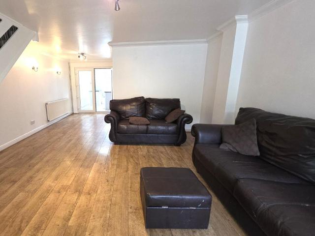3 bedroom semi detached house to rent