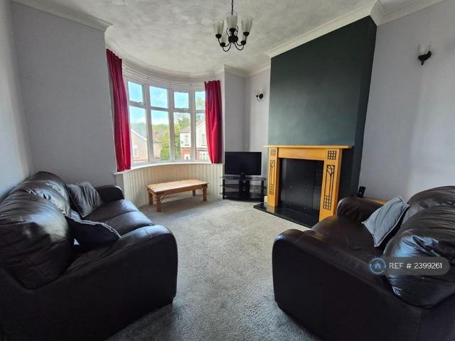 3 bedroom semi detached house to rent