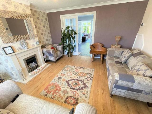 3 bedroom semi detached house to rent