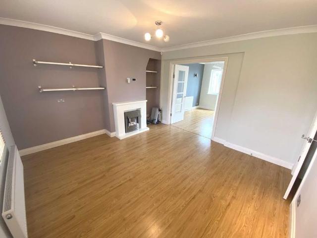 3 bedroom semi detached house to rent