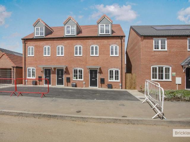 3 bedroom semi detached house to rent
