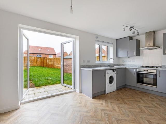3 bedroom semi detached house to rent