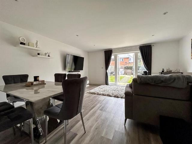 3 bedroom semi detached house to rent