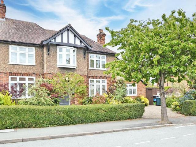 3 bedroom semi detached house to rent