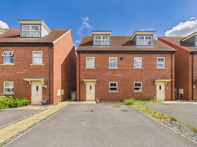 3 bedroom semi detached house to rent