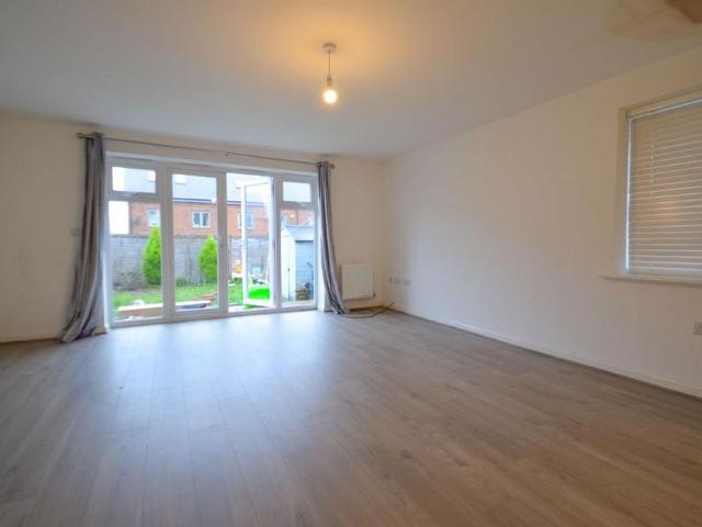 3 bedroom semi detached house to rent