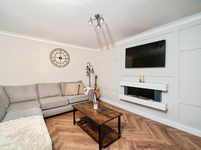 3 bedroom semi detached house to rent