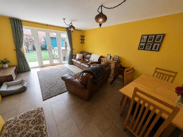 3 bedroom semi detached house to rent