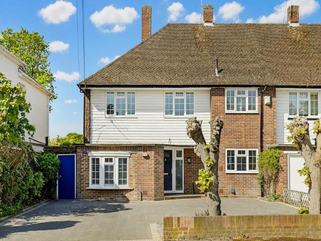3 bedroom semi detached house to rent