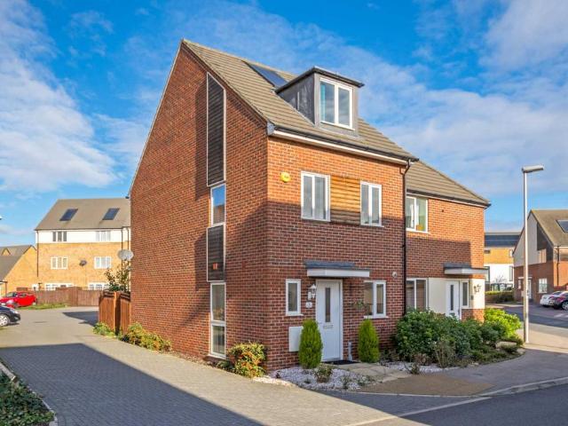 3 bedroom semi detached house to rent