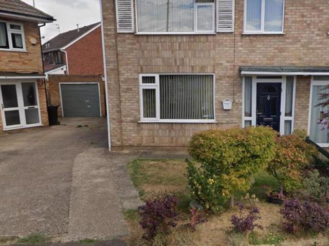 3 bedroom semi detached house to rent