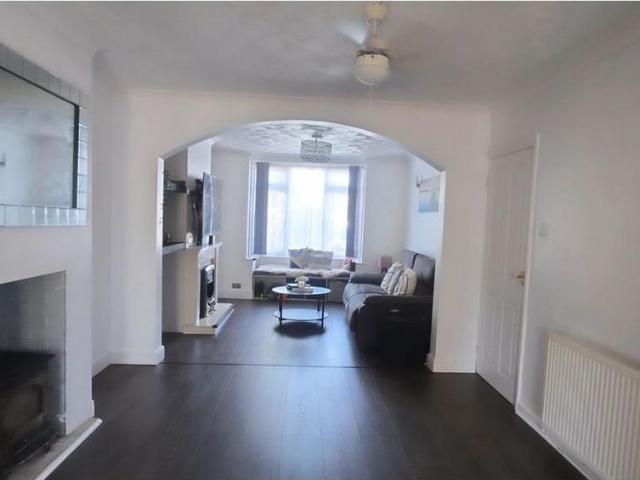 3 bedroom semi detached house to rent