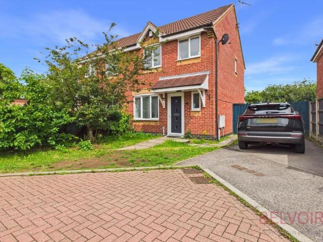3 bedroom semi detached house to rent