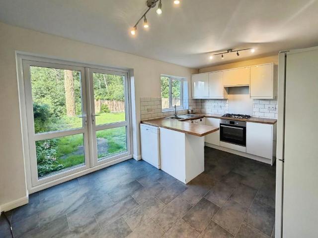3 bedroom semi detached house to rent