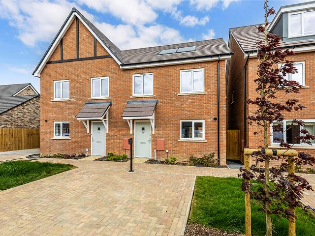 3 bedroom semi detached house to rent