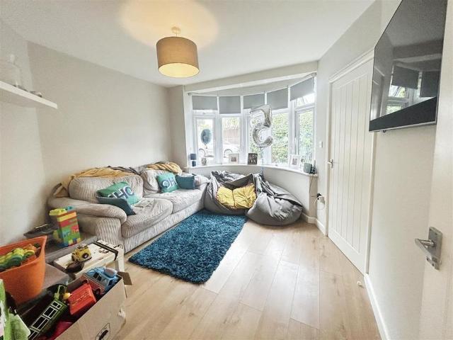 3 bedroom semi detached house to rent