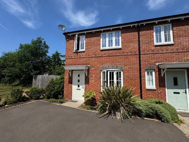 3 bedroom semi detached house to rent