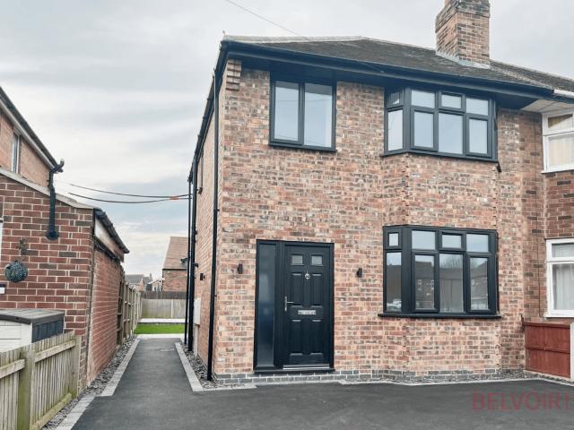 3 bedroom semi detached house to rent