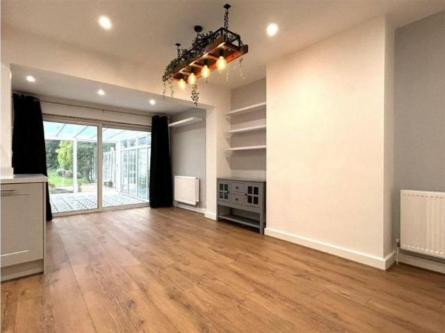 3 bedroom semi detached house to rent