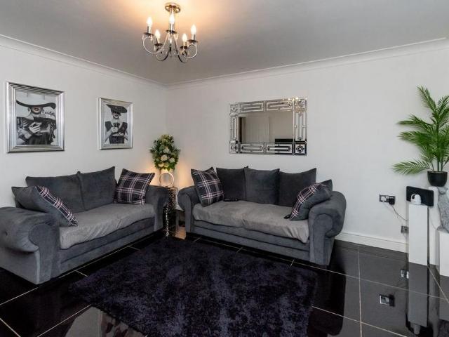 3 bedroom semi detached house to rent