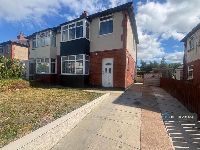 3 bedroom semi detached house to rent