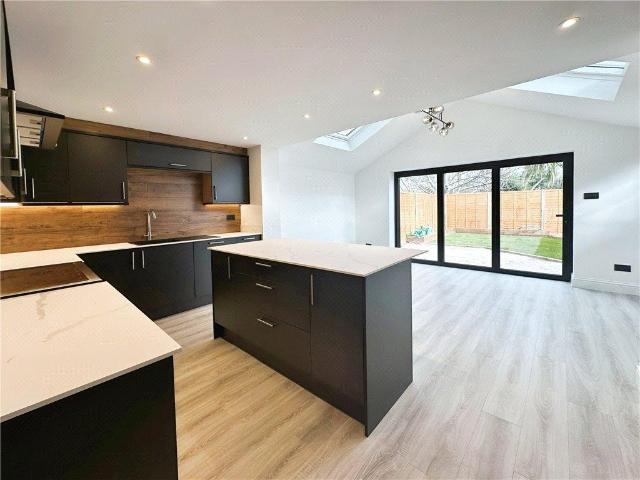 3 bedroom semi detached house to rent