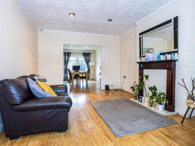 3 bedroom semi detached house to rent