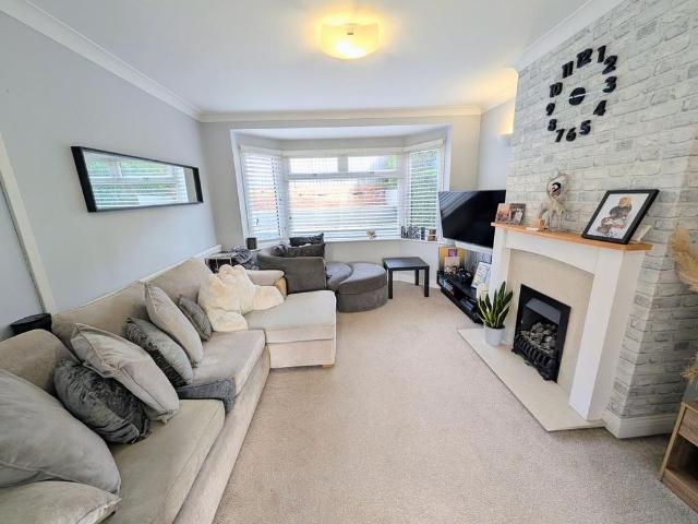 3 bedroom semi detached house to rent