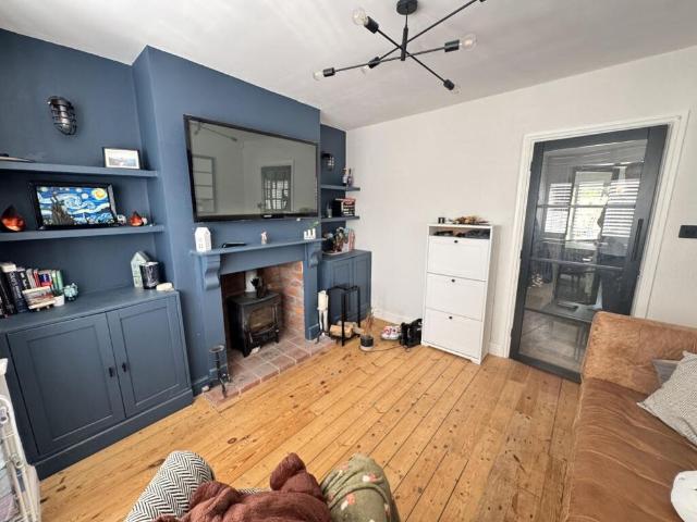 3 bedroom semi detached house to rent