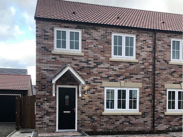 3 bedroom semi detached house to rent