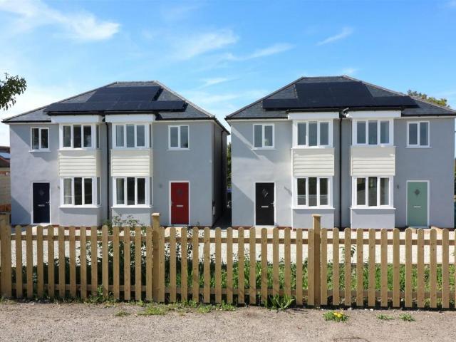 3 bedroom semi detached house to rent