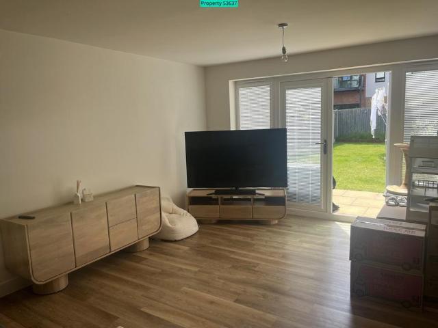 3 bedroom semi detached house to rent