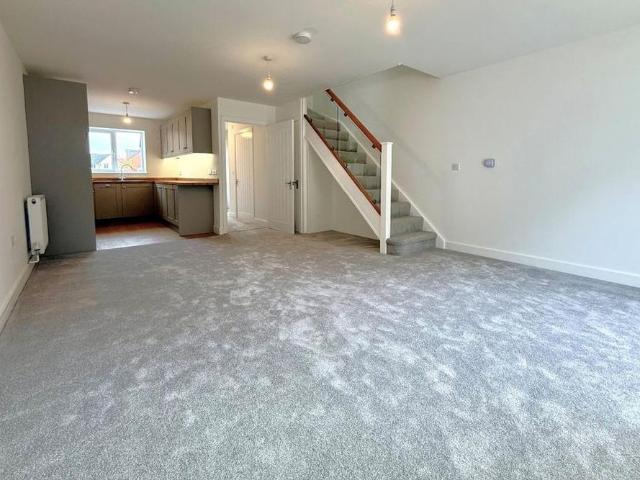 3 bedroom semi detached house to rent