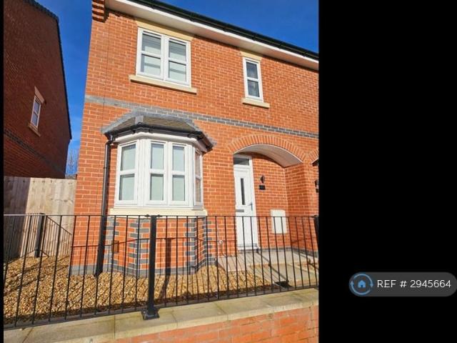 3 bedroom semi detached house to rent