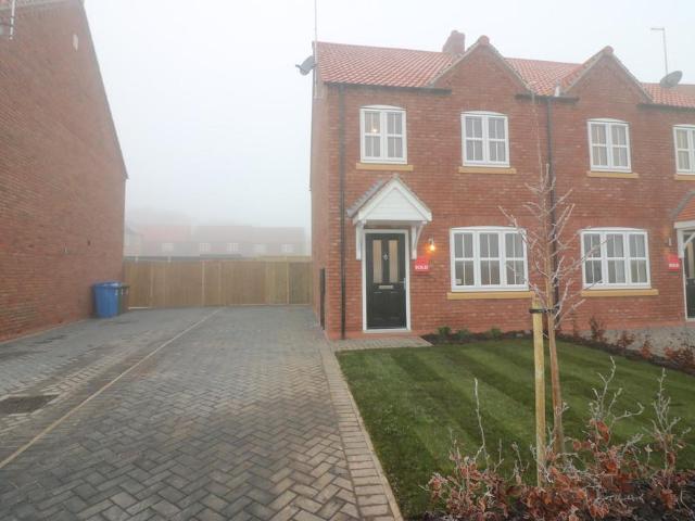 3 bedroom semi detached house to rent
