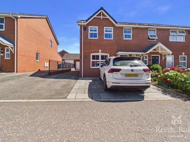 3 bedroom semi detached house to rent