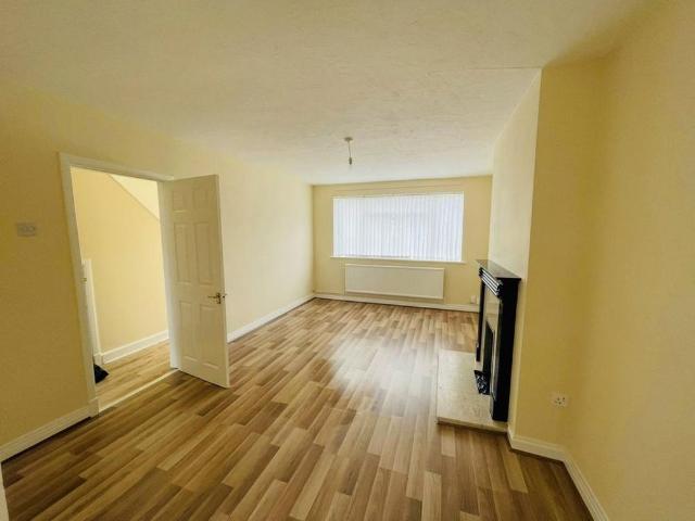 3 bedroom semi detached house to rent