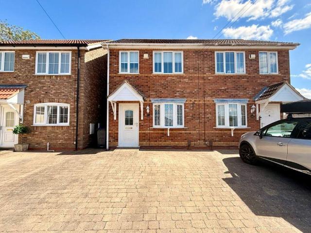 3 bedroom semi detached house to rent