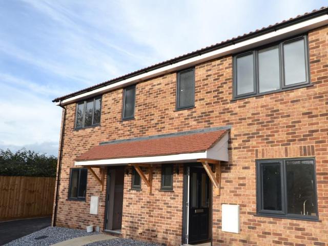 3 bedroom semi detached house to rent