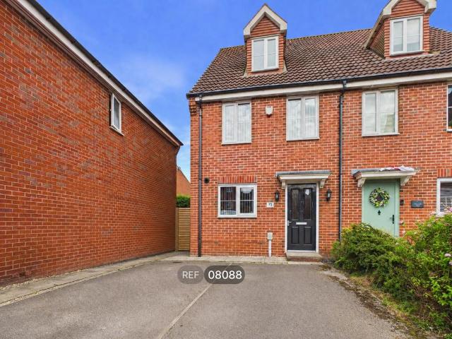 3 bedroom semi detached house to rent
