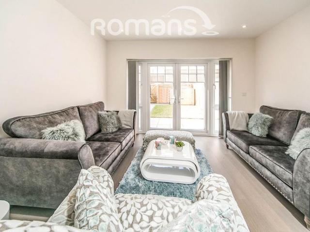 3 bedroom semi detached house to rent